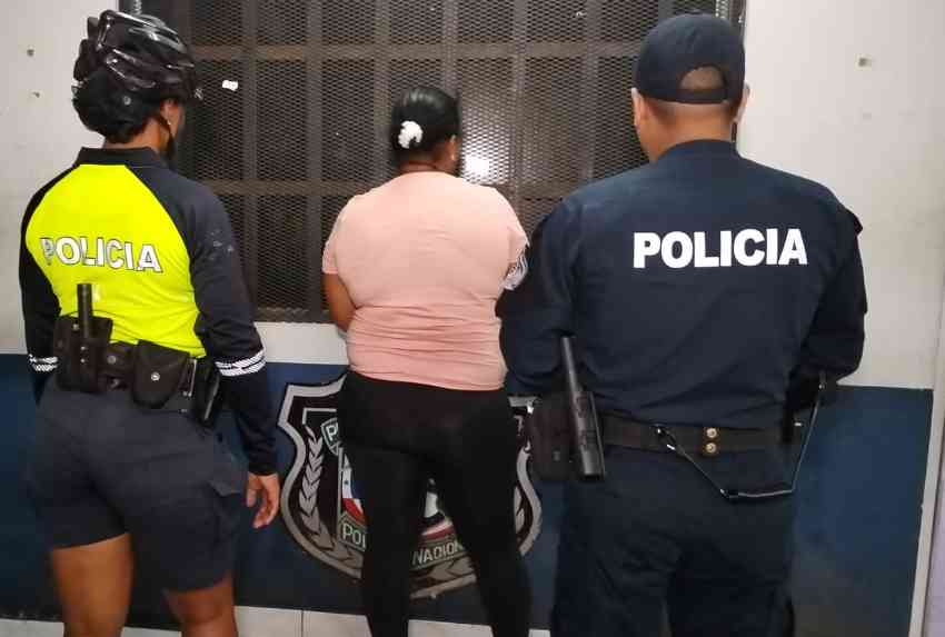 Frustran Robo En Santa Ana Y Aprehenden A Una Señora Con Las Evidencias